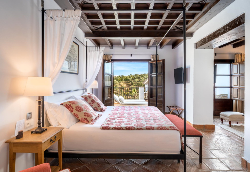 Hotel 5 estrellas en Málaga | Finca La Bobadilla Web Oficial